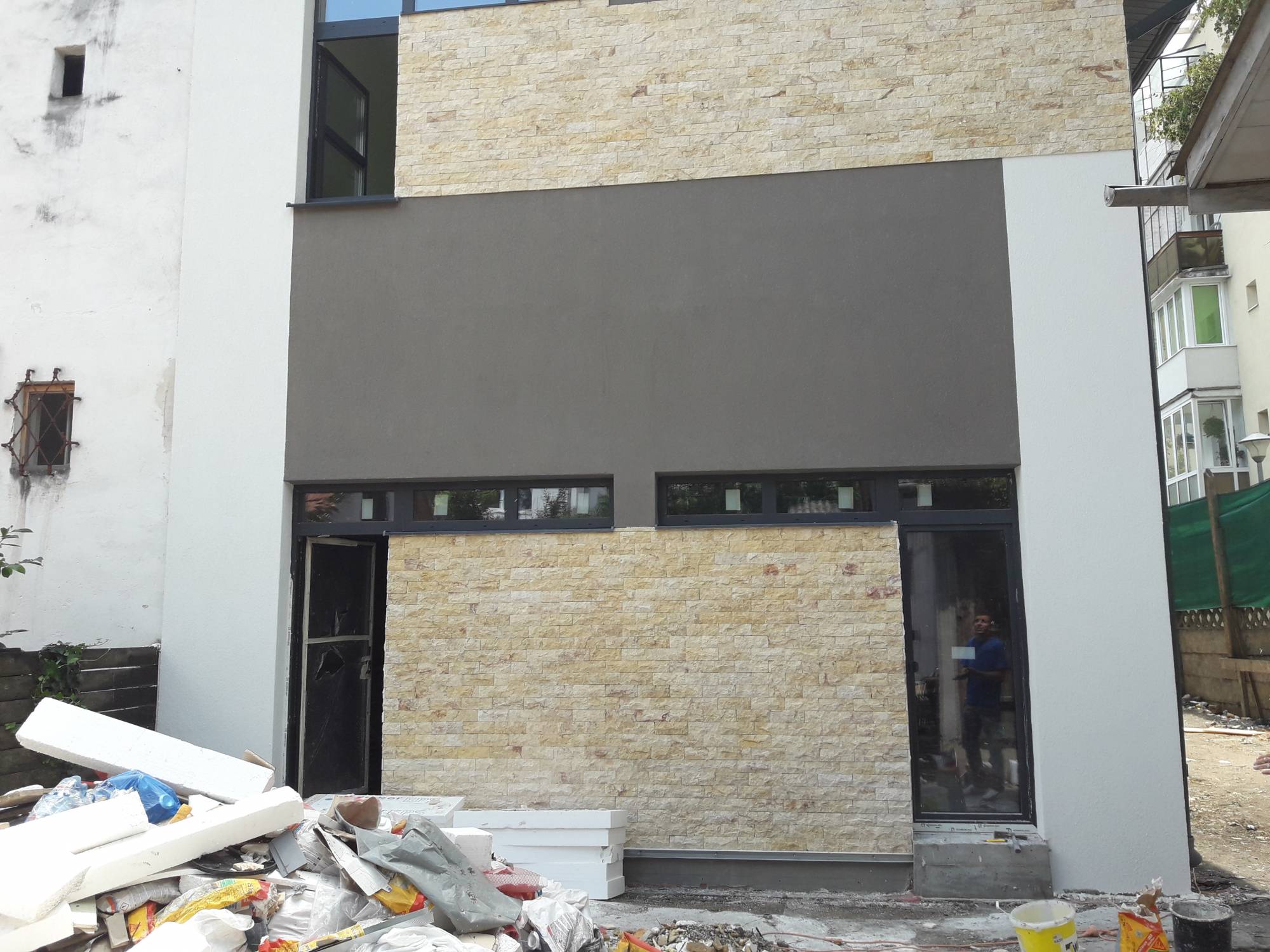 Echipa autorizata amenajari interioare i exterioare executa meseriasi ...